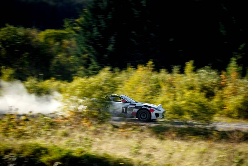 Jaguar creates two F-TYPE Convertible rally cars | Car Sales Portal