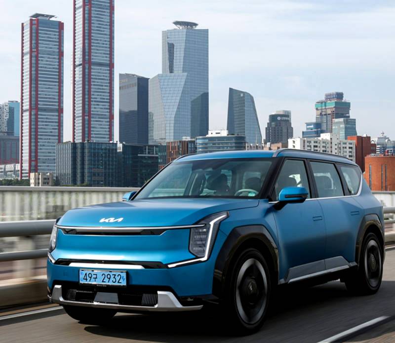 Kia EV9 wins Luxury category in German Car of the Year 2024 Awards ...