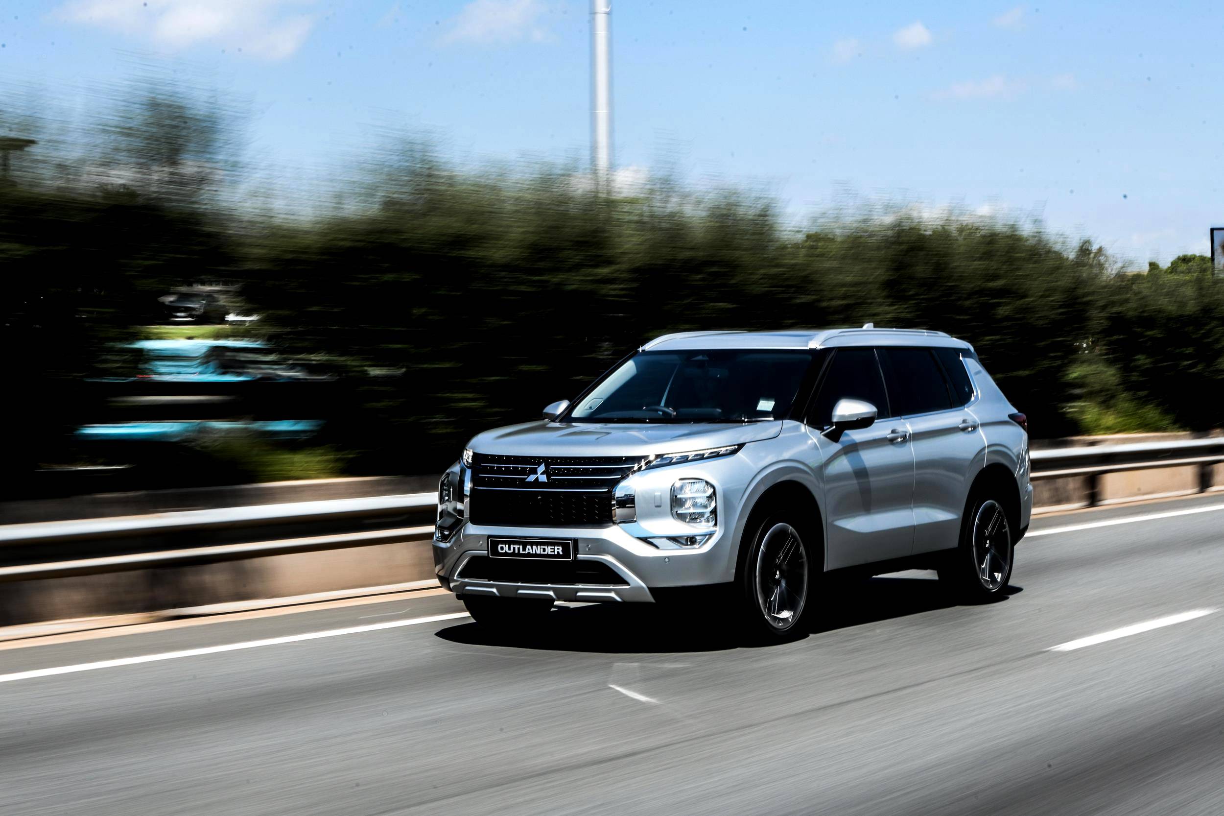 Mitsubishi widens appeal of Outlander range with tech laden model ...